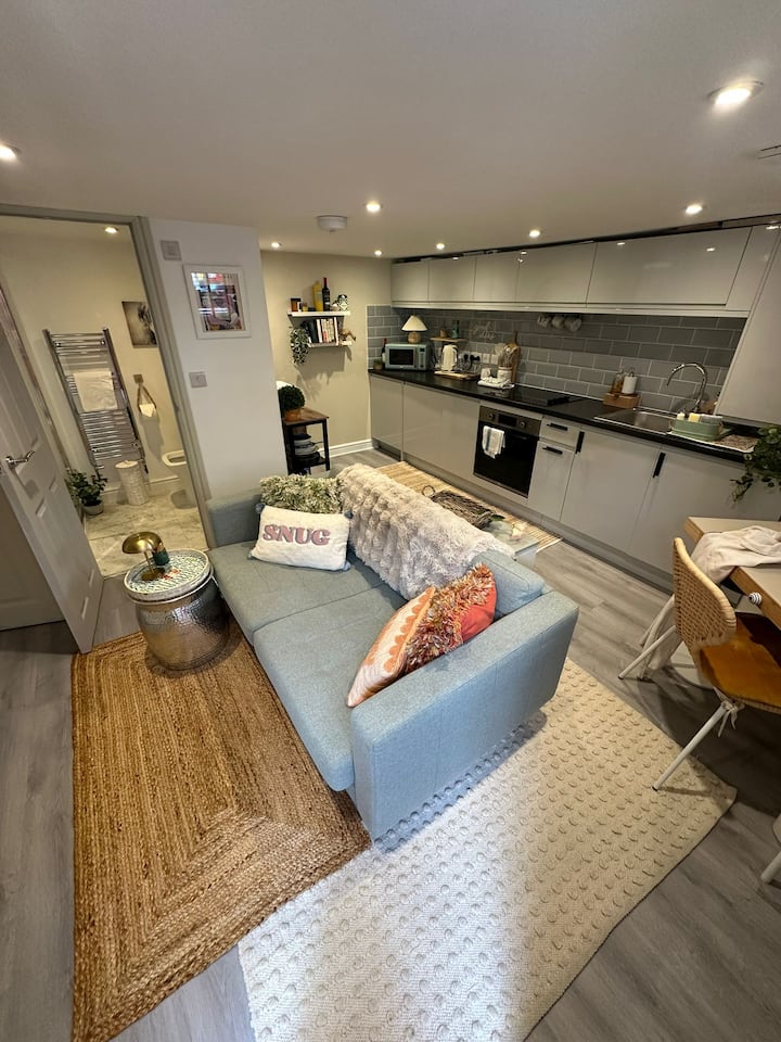 Stylish, Cosy Home— Private St In Clifton - Bristol
