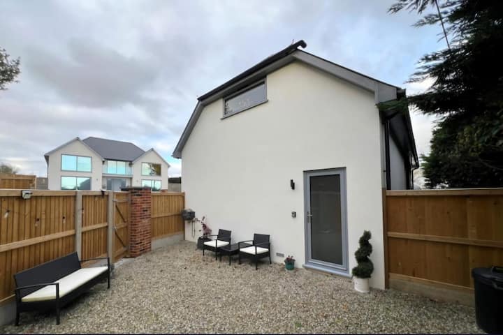 Detached Countryside Annex - Deal
