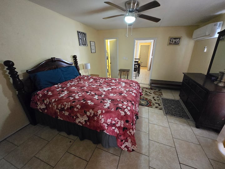 Downtown 1 Bed Apartment And Office - Edinburg, TX