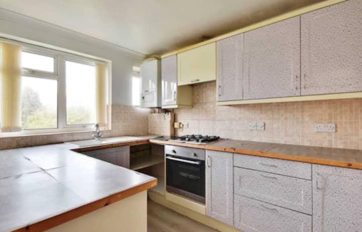 2 Bedroom Spacious Flat - Royal Tunbridge Wells