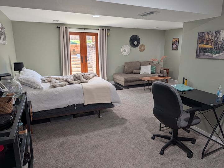 Private Studio Suite/ Sep Entrance, Private Patio - Arvada, CO