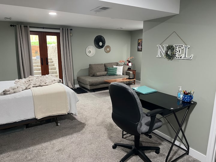 Private Studio Suite/ Sep Entrance, Private Patio - Arvada, CO