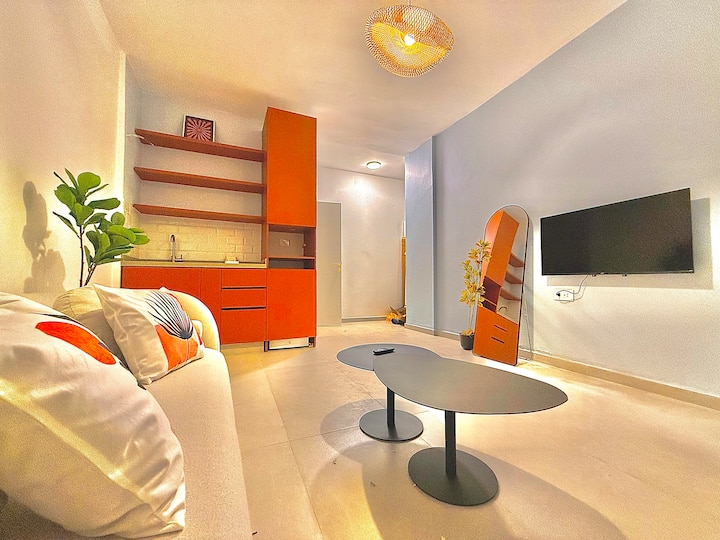 Gemmayze , King-size Bed, Netflix, Ac, Balcony - Beirut