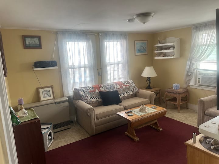 Upstairs Beach Apt. - Newburyport, MA