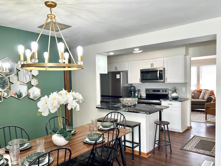 New Kitchen. Mid-century Home. Long Stays! - Dayton, OH