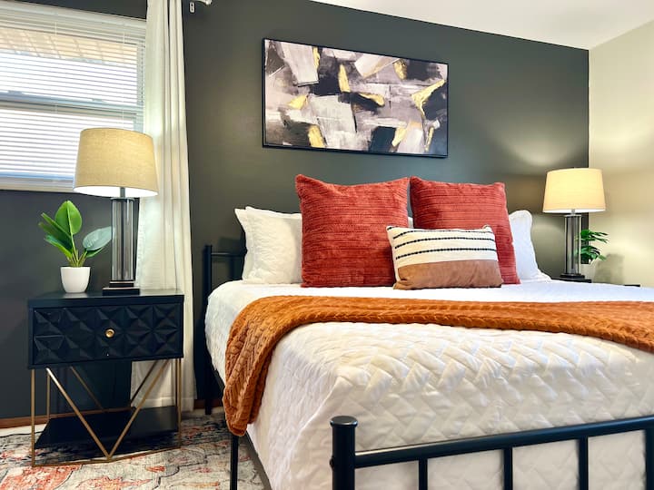 New Kitchen. Mid-century Home. Long Stays! - Dayton, OH