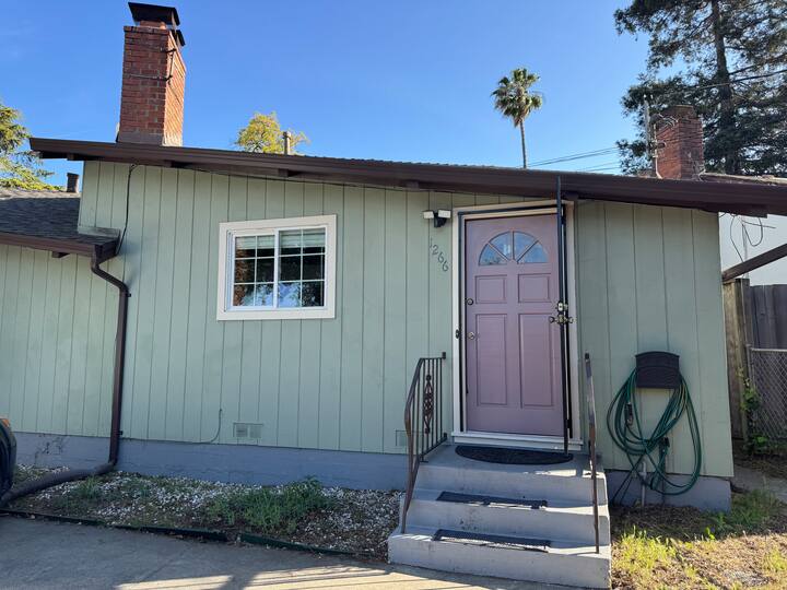 1 Bed/bath With Private Backyard - Palo Alto, CA