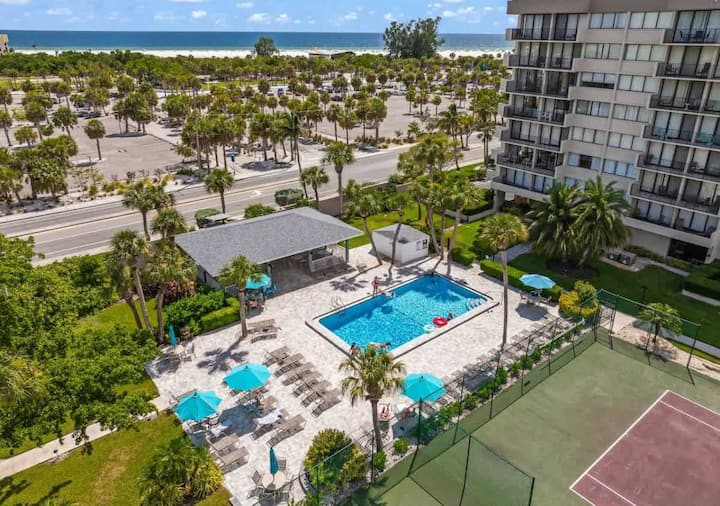 Stunning Lakehouse Condo In Sarasota - Siesta Key, FL