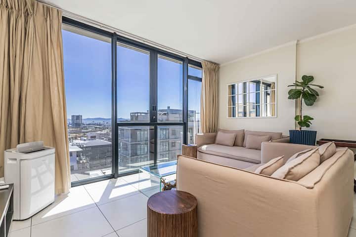 14th Floor Birds Eye Views With Rooftop Pool & Gym - Cape Town