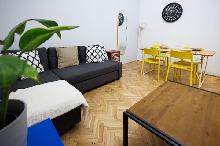 Cool & Spacious Apartment In The Heart Of Budapest - Budapest