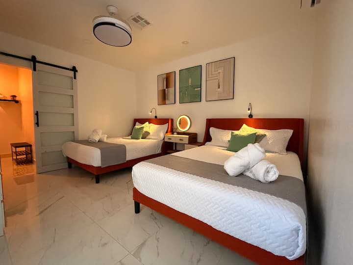 Lux Mint Studio.bbq, Laundry& Evcharger Near Strip - Las Vegas