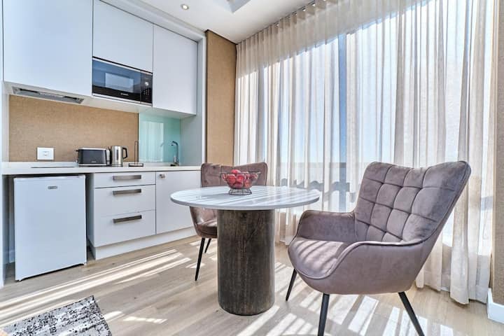 Tanelsa Apartment | Sandton Skye - Sandton