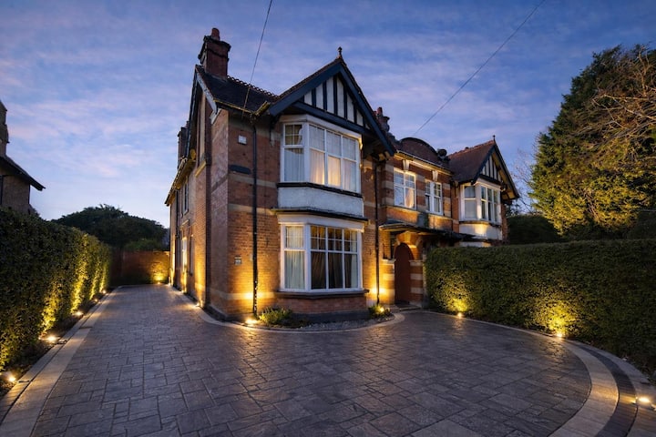 The Shobnall House - Newly Refurbished, 5 Bedrooms - Tutbury Castle