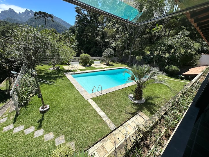 Casa Com Amplo Jardim. Piscina. - Teresópolis