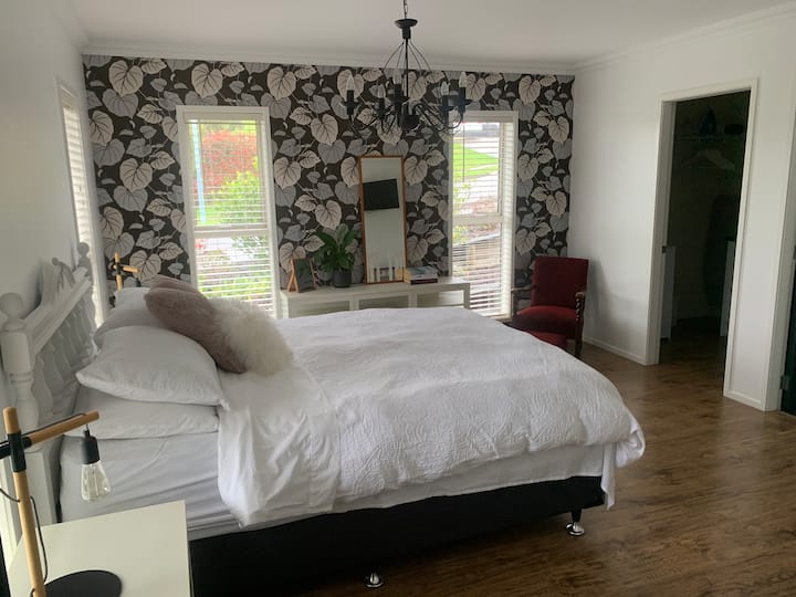 Lovely Self Contained Ensuite Room In Welcome Bay - Tauranga