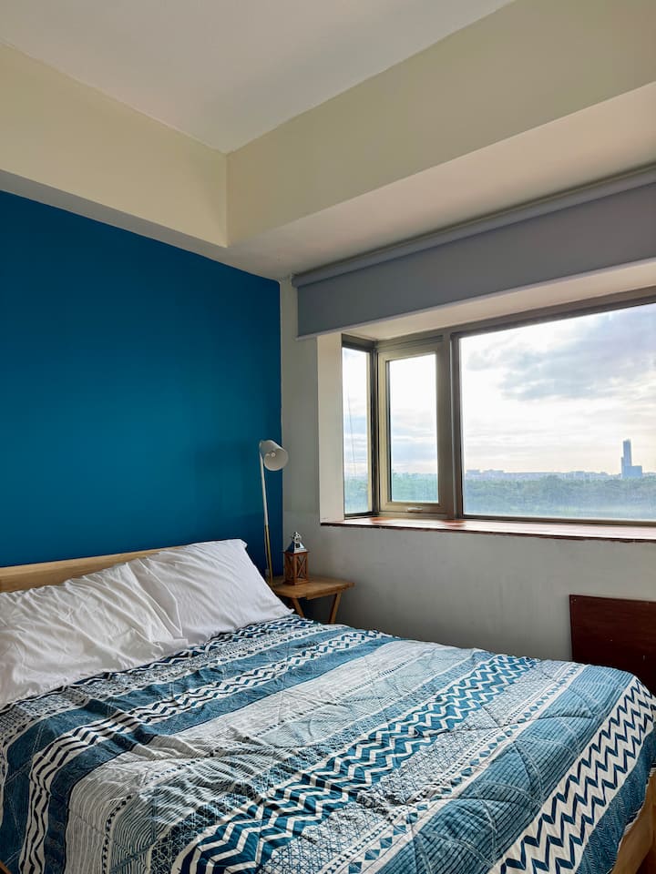 1br Suite Golf Course View In Bgc | W/ 200mbps Net - Metro Manila