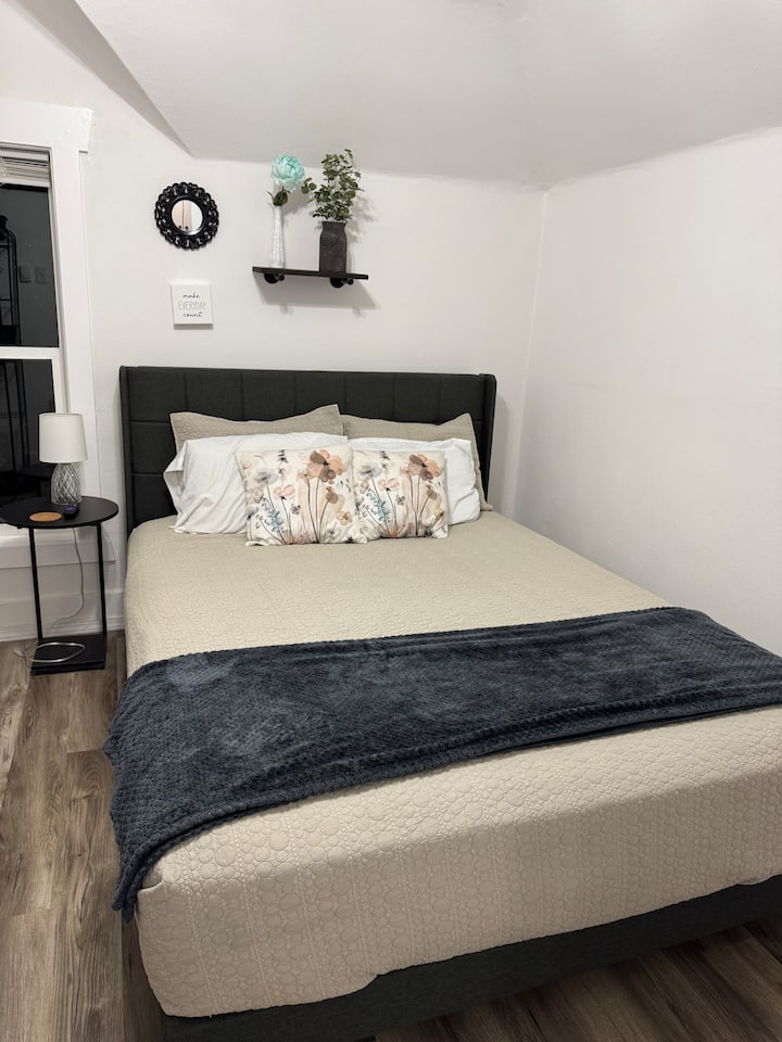 Unit 4. Private Fully Furnished - Wenatchee, WA