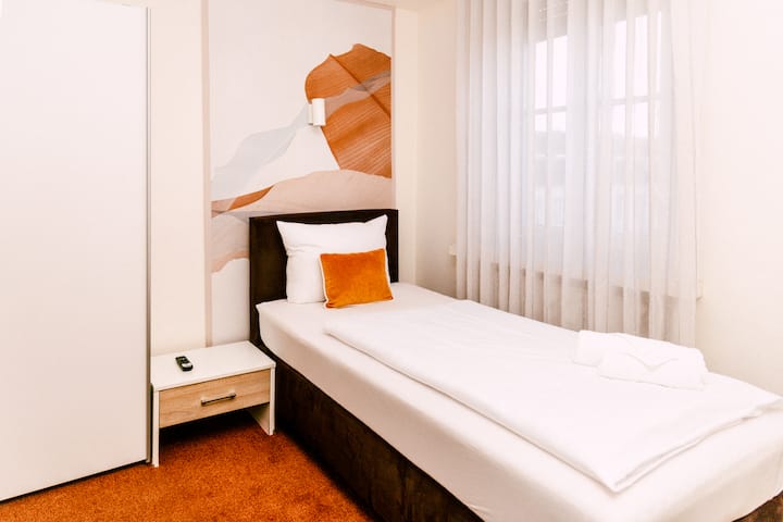 Einzelzimmer Zentral + Gemütlich - Saarlouis