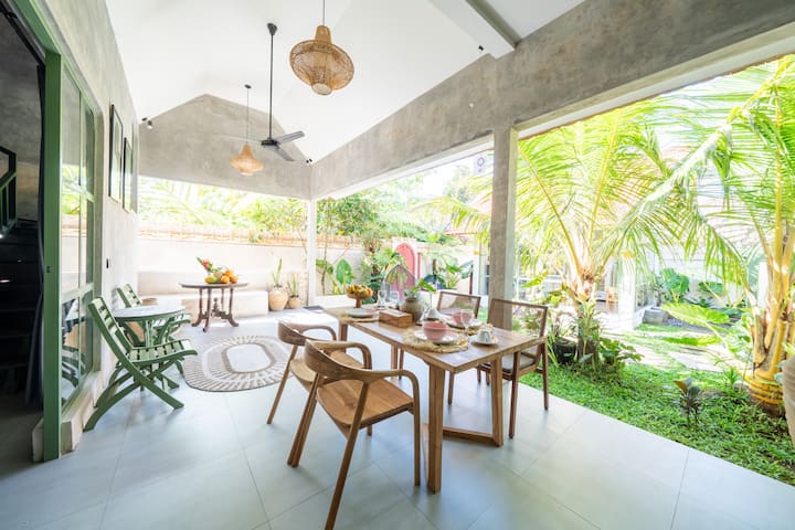 Balinese 2-bedroom Villa Near Waterfalls & Nature - Besakih