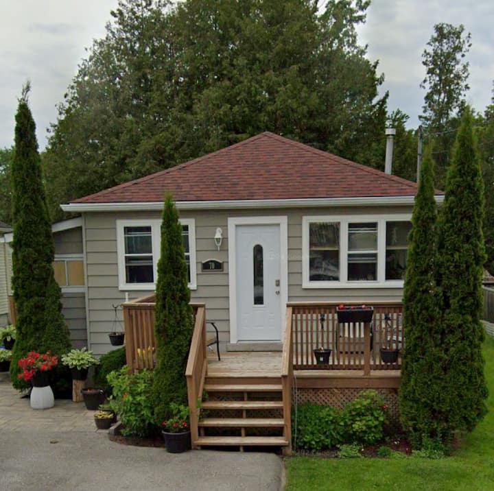 Small Pet Friendly Cottage-5 Minute Walk To Beach - Georgina