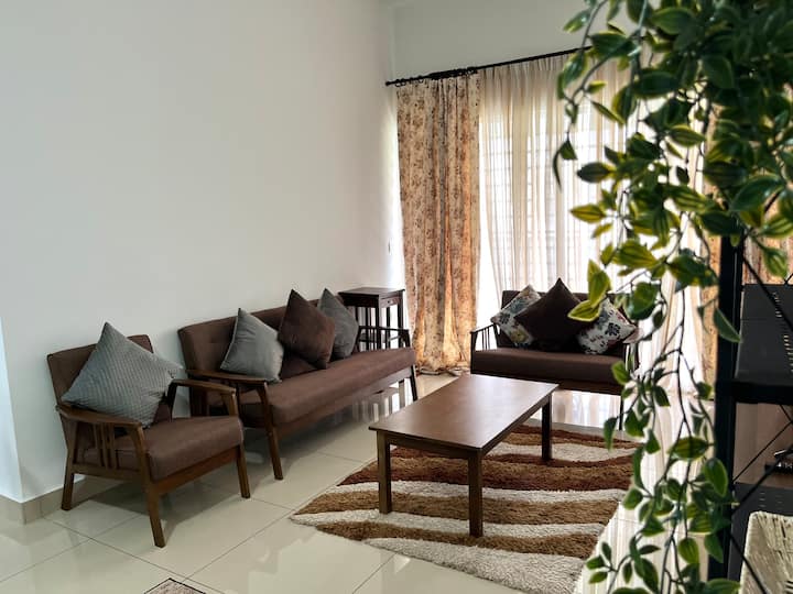 Nilai Cozy 3br Near Klia Aeon Nilai 3 Mitsui Usim - Beranang