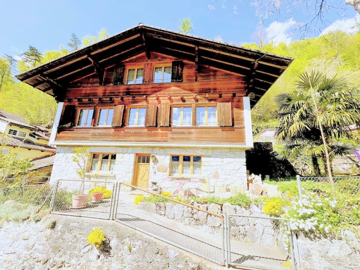 Lake View Chalet Mit Whirlpool&garten/
Parkplatz - Brienz