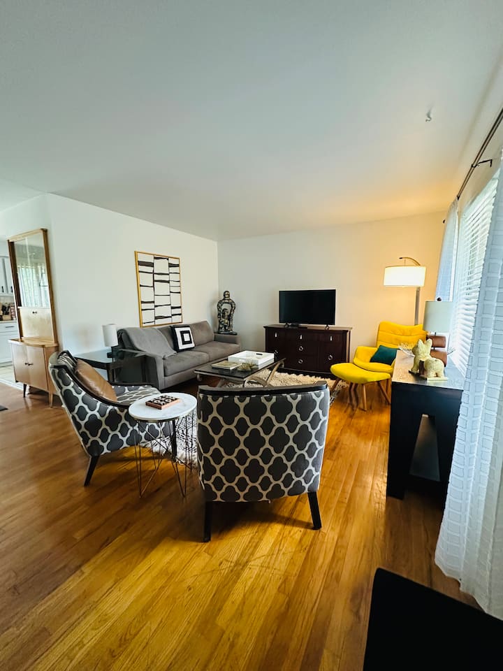 Modern, Artsy & Central Loc Near Downtown Detroit - Southfield, MI