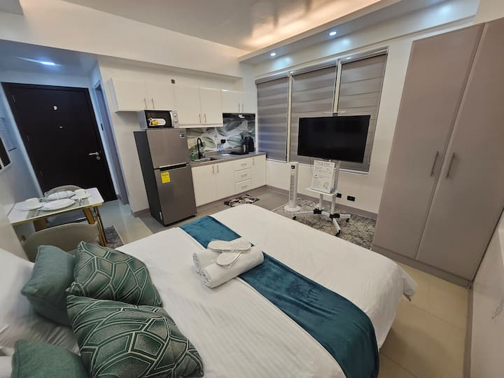 Km's Cozy Stay W/ Stunning Sunset At Mckinley Hill - Taguig