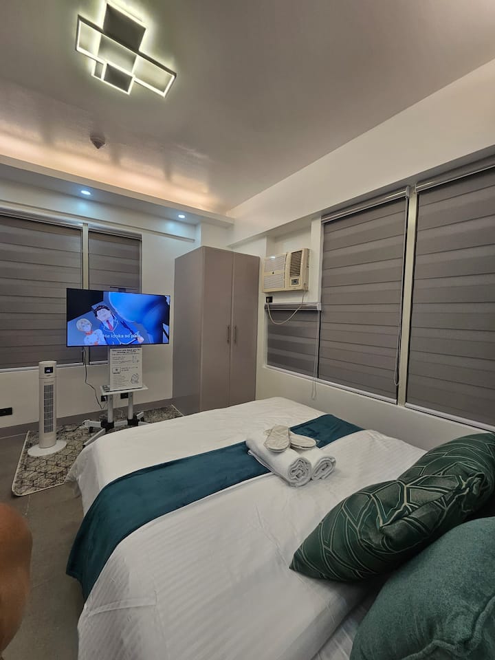 Km's Cozy Stay W/ Stunning Sunset At Mckinley Hill - Taguig