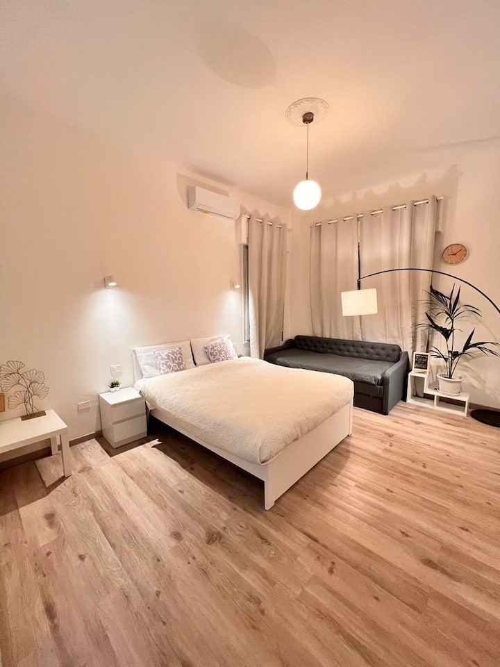 Room With A Bathroom, 5-6 Min From Train Station - Venice