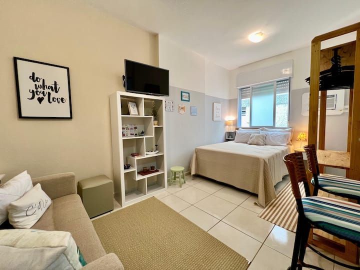 Pé Na Areia Aconchegante Com Vaga E Wi-fi - Santos