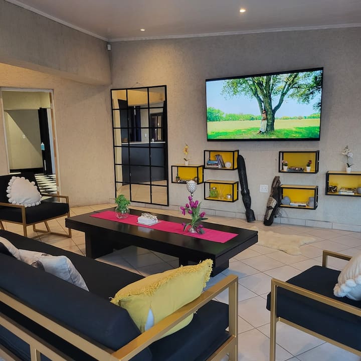 Lifestyle Guest House And Lounge - Lenasia