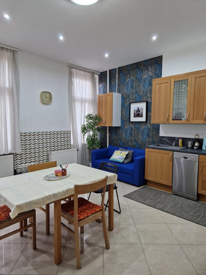 Grand Market,balcony, Parking - Hungary