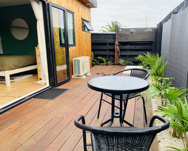 200m To The Beach 
Boho Beach House. - Tauranga