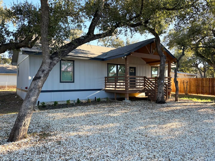 Charming 3-bedroom Retreat Near Austin - Leander, TX