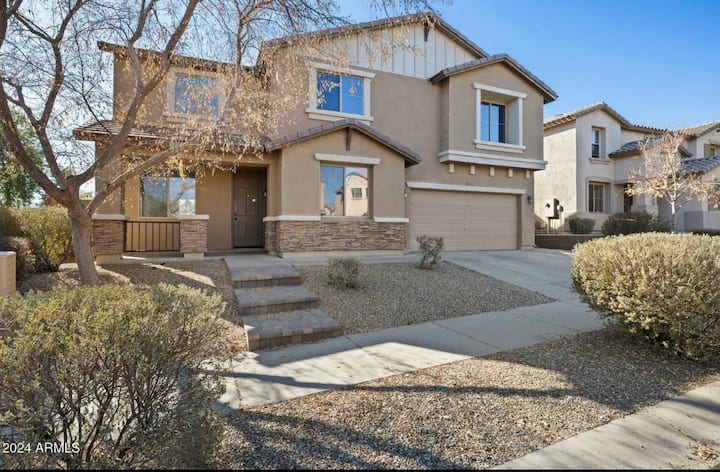 Huge Clean & Newer Home 6 Br’s 8 Beds - Location! - Surprise, AZ