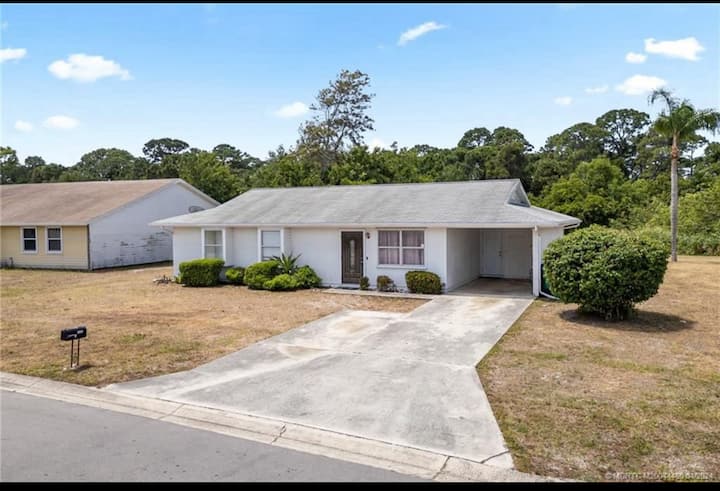 Airbnb Next Door - Port St. Lucie, FL