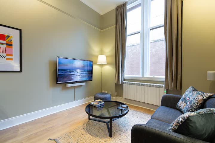 Quiet City Centre | King + Sofa Bed - Glasgow