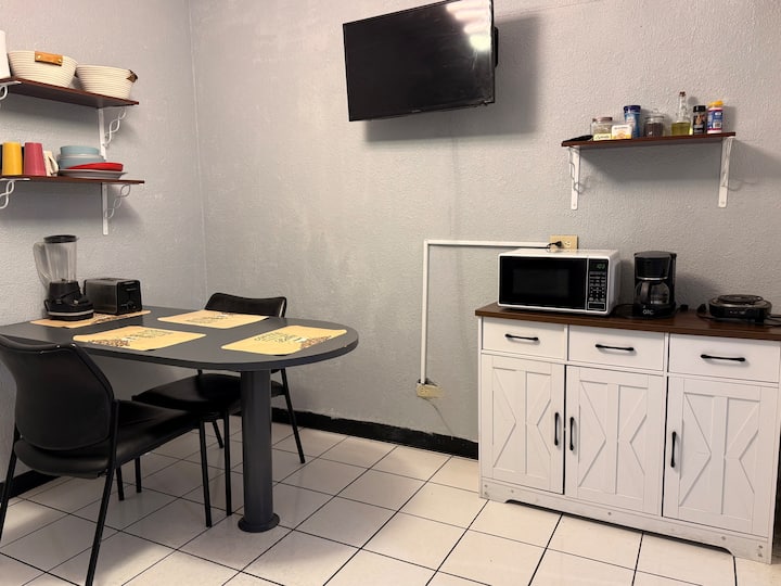 Céntrico, Cómodo Y Familiar - Laredo, TX