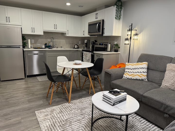 Relax, Recharge, Repeat (Rrr): 2beds Walkout Haven - Calgary