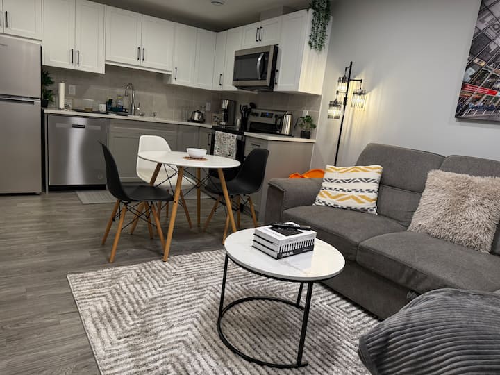 Relax, Recharge, Repeat (Rrr): 2beds Walkout Haven - Calgary