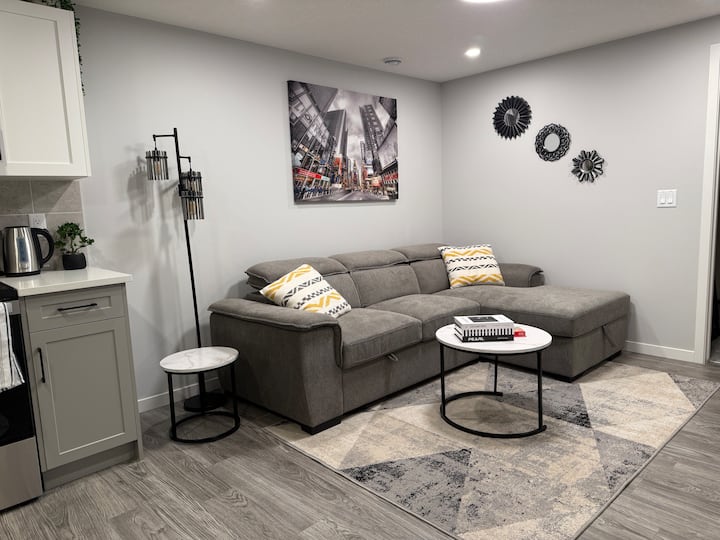 Relax, Recharge, Repeat (Rrr): 2beds Walkout Haven - Calgary