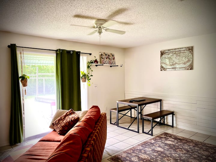 Charming & Cozy Home In The Heart Of Palm Bay - Palm Bay, FL