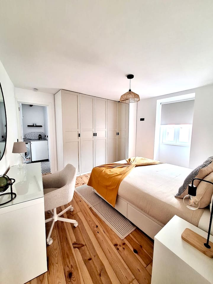 Modern 1-bedroom In Historic Lisbon - Lisbon