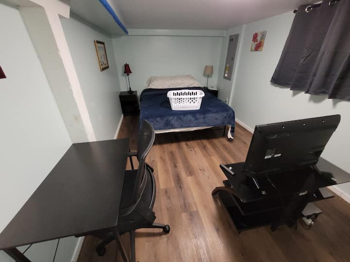 Comfy Downstairs Pac-ave Room E: Heart Of Tacoma! - Tacoma, WA