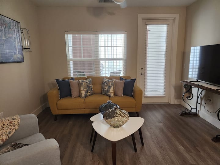 Welcome To The Comfy Cozy Place - Orlando, FL