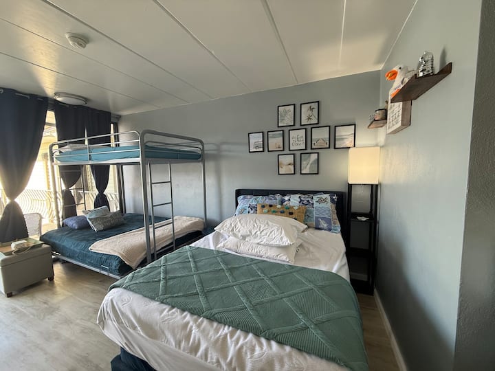 Coastal Wildwood Getaway By Boardwalk And Beach - Wildwood