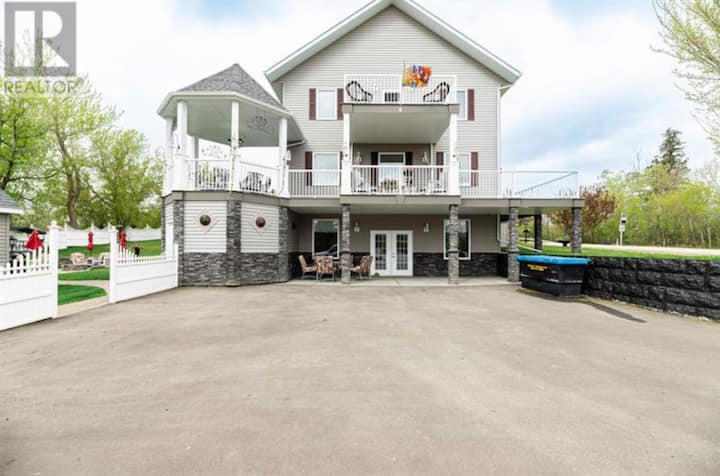 Rosedale Walkout Suite - Lacombe