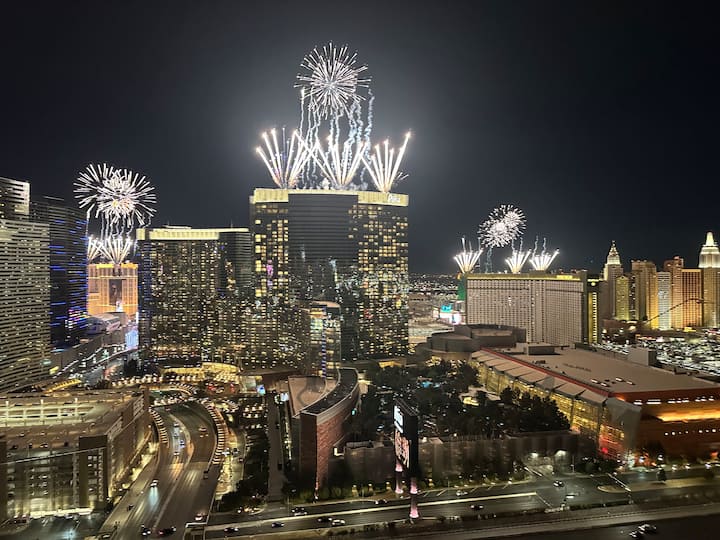 Citycenter Luxury 2bedrooms & Balcony 32nd Floor - Paradise, NV