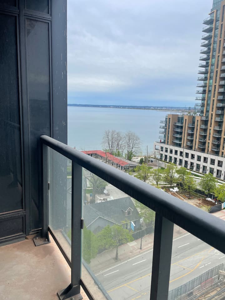 Lakeview Condo In Burlington - Burlington